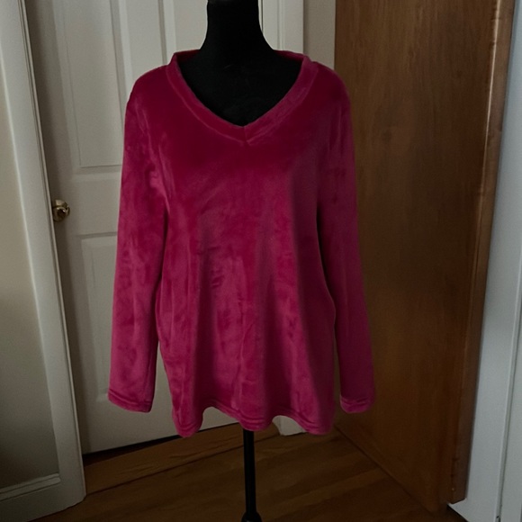 Laura Scott | Sweaters | Womans Size Xleg Hot Pink Vneck Fleece Made By ...